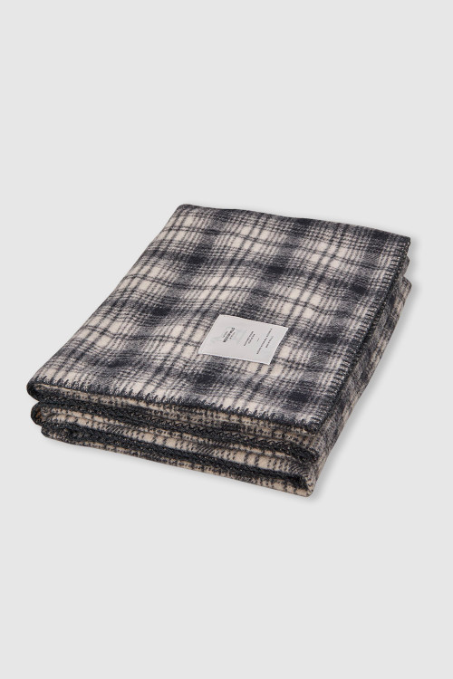 Wool blankets, solids, stripes and plaids | Woolrich | Woolrich